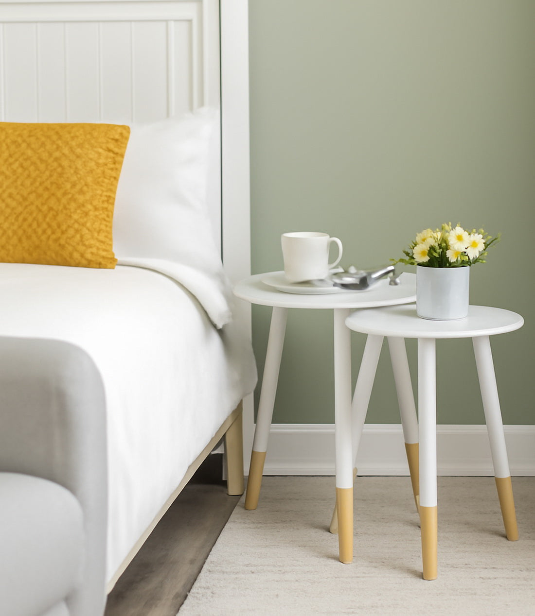 Dina Set of 2 Round Nesting Tables, Side Tables, Occasional Tables,Whi